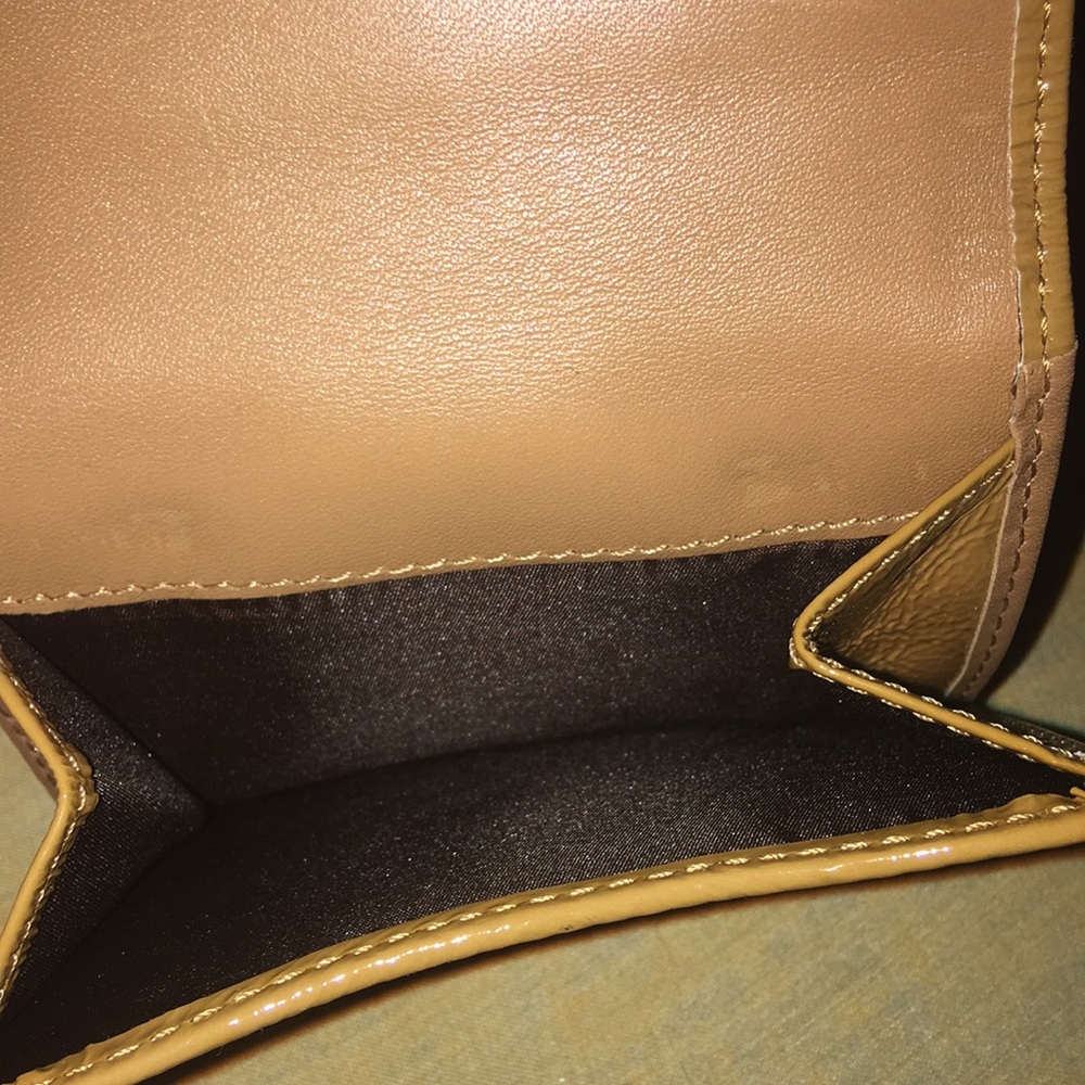 Coach Signature Patent Khaki Wallet - Gem